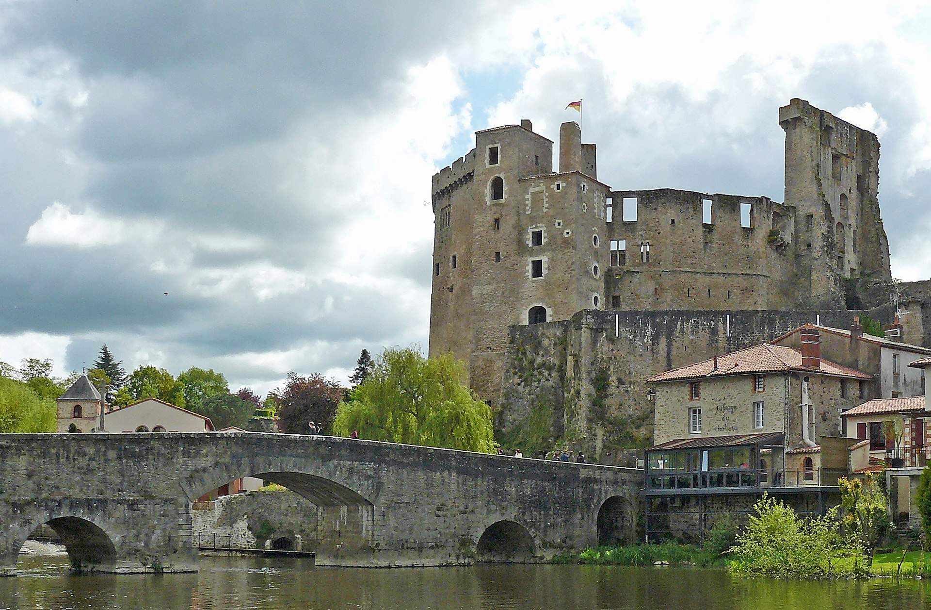 Clisson, ville à l'italienne et place forte des Marches de Bretagne ...